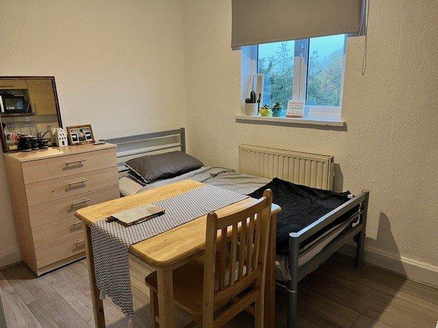 New Parade, High Street UB7 Studio - £755 pcm (£174 pw)