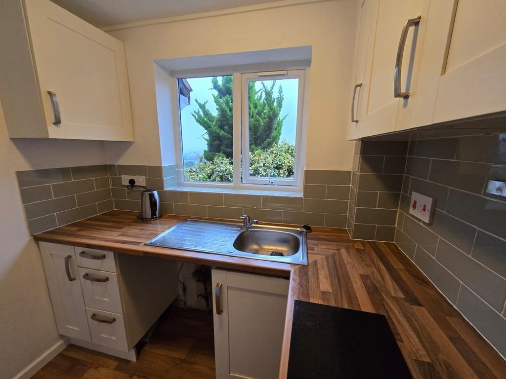 Farm Hill, Exeter 2 bed terraced house - £950 pcm (£219 pw)