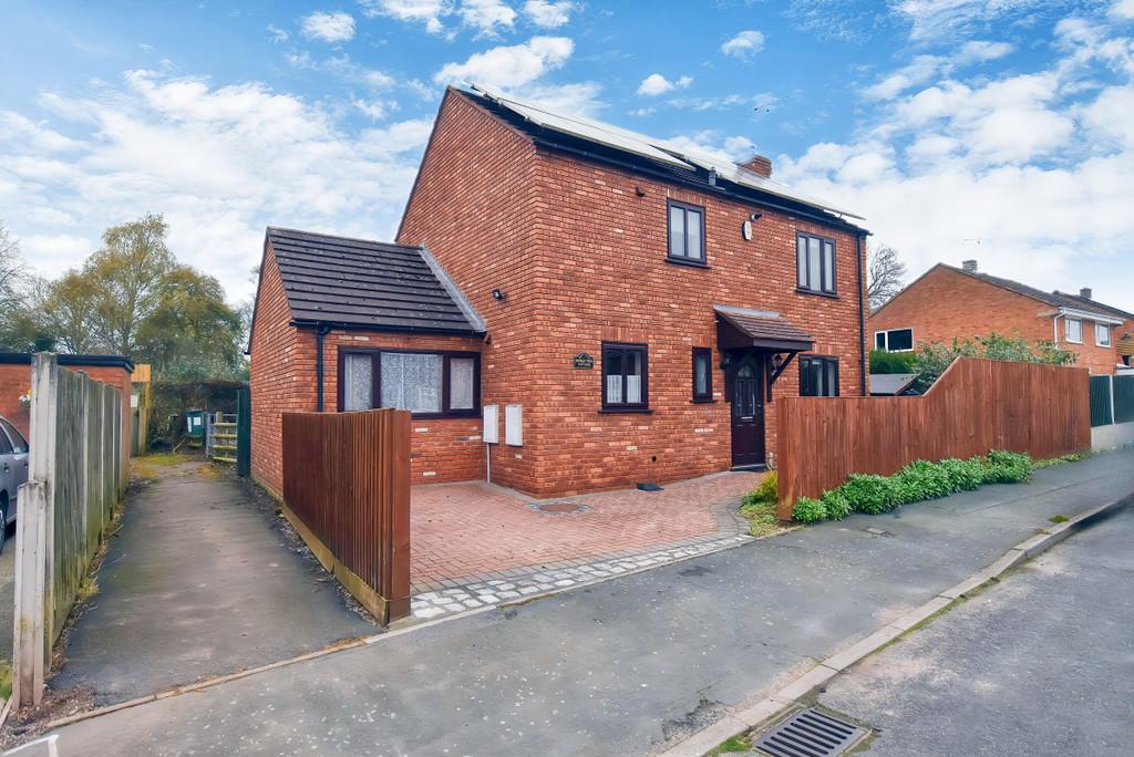 Rowan Road, Market Drayton 4 bed detached house - £280,000