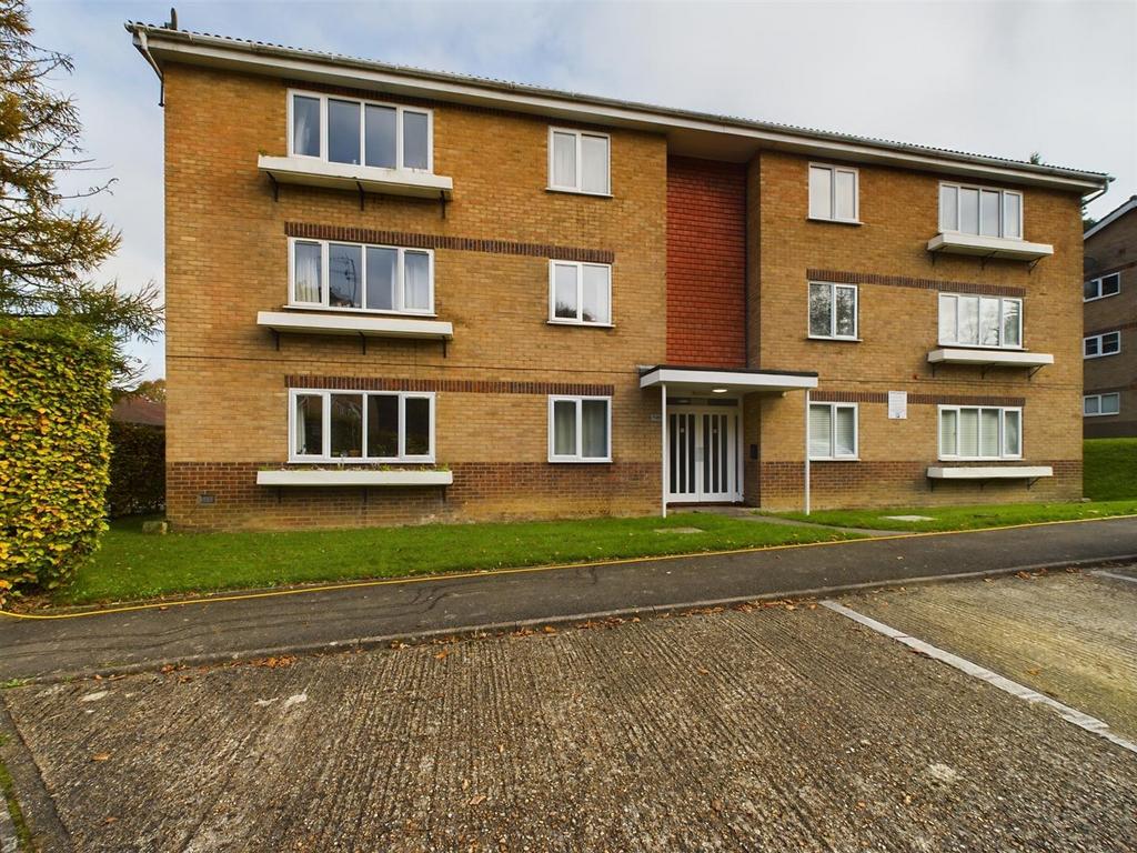 Balcombe Road, Crawley RH10 1 bed flat - £165,000