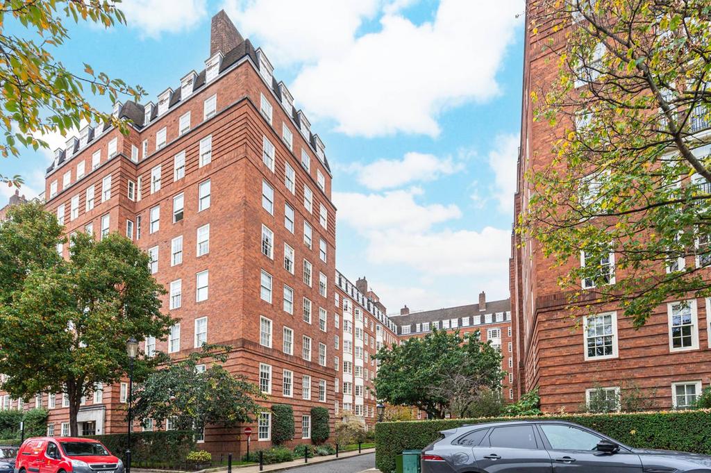 Whiteheads Grove, Chelsea, London, SW3 2 bed flat - £3,250 pcm (£750 pw)