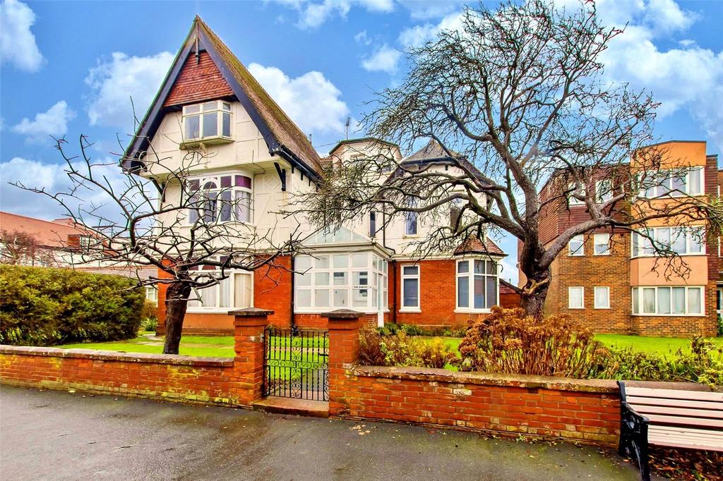 Victoria Drive, West Sussex PO21 1 bed flat - £875 pcm (£202 pw)