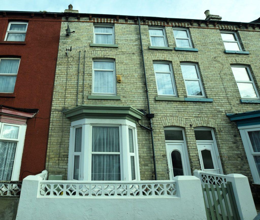 Commercial Steet, Scarborough YO12 5 bed terraced house - £180,000