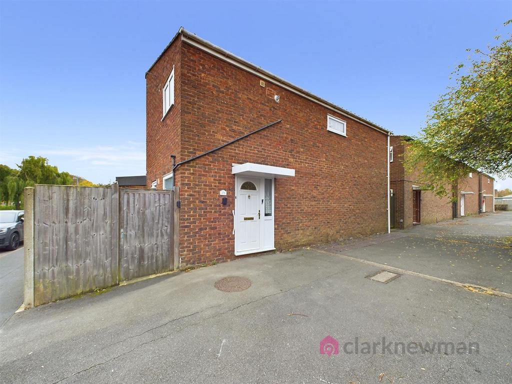 Long Banks, Harlow CM18 3 bed detached house - £325,000