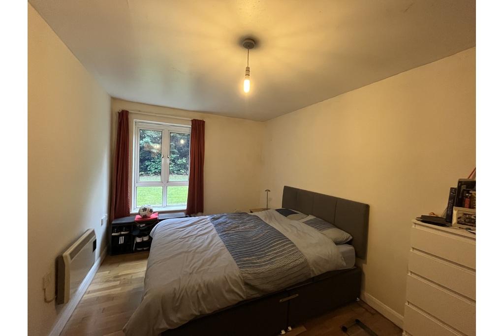 Heathside Crescent, Woking GU22 1 bed apartment - £1,100 pcm (£254 pw)