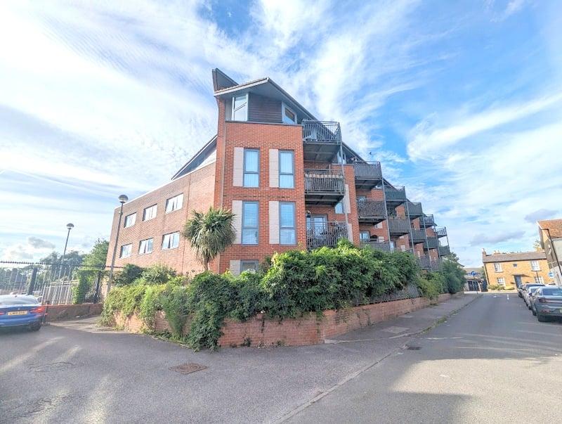 New Road, Bedfont, Feltham, TW14 1 bed flat for sale - £200,000