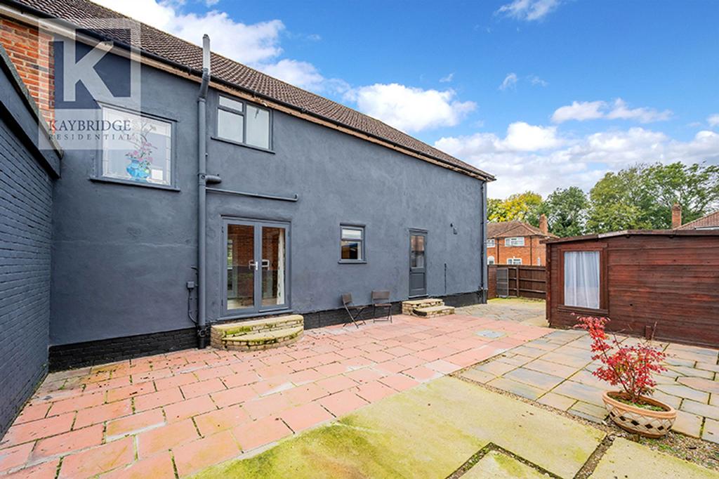 Bourne Way, Epsom, KT19 4 bed end of terrace house for sale - £620,000