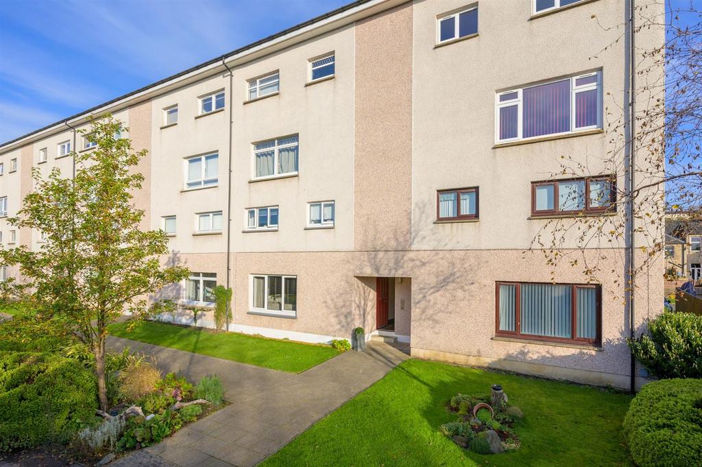 Weaver Place, Bathgate EH48 3 bed maisonette - £139,950