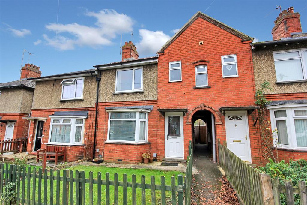 Westfield Avenue, Rushden NN10 3 bed terraced house - £200,000