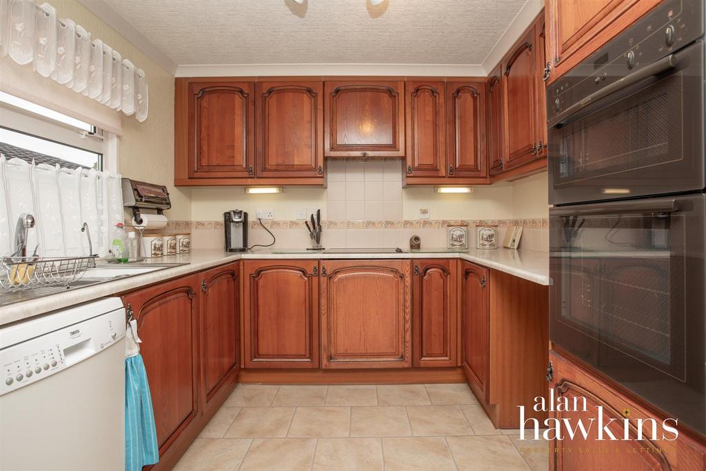 Lillybrook Estate, Lyneham SN15 4 2 bed park home for sale - £169,995