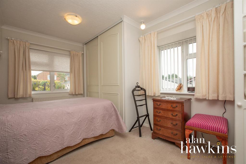 Lillybrook Estate, Lyneham SN15 4 2 bed park home for sale - £169,995
