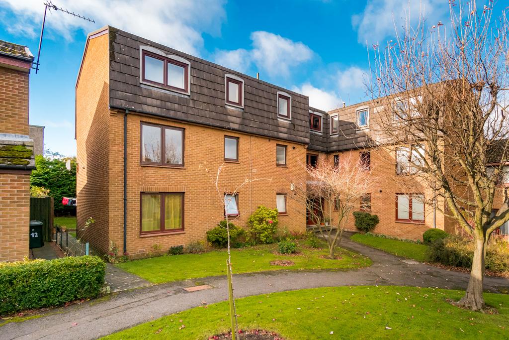 11/6 East Champanyie, Edinburgh, EH9 3EL 2 bed flat - £280,000