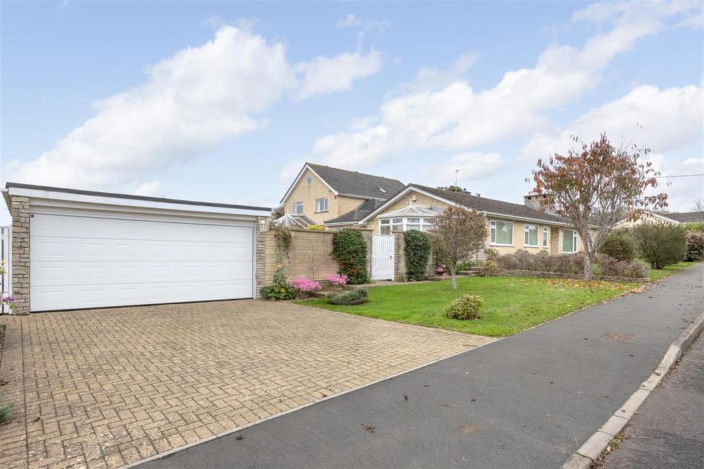Albert Road, Trowbridge 4 bed detached bungalow - £550,000