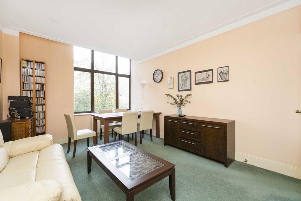 Bridgewater Square, London EC2Y 3 bed flat for sale - £740,000