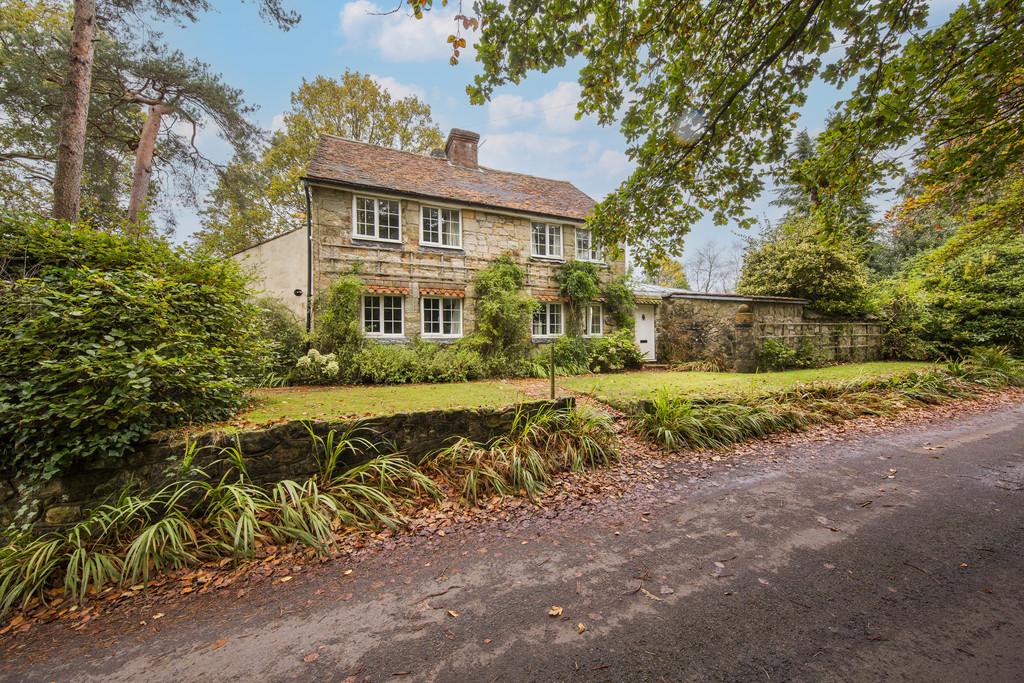 Stone Cross, Crowborough 5 bed detached house - £925,000