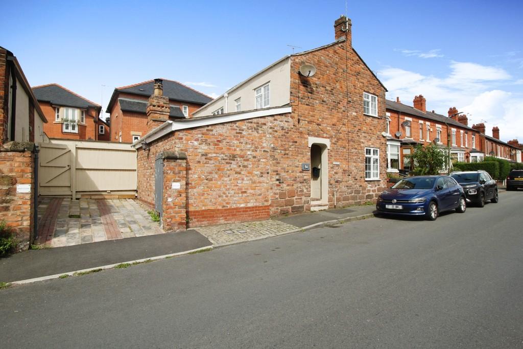 Filkins Lane, Chester CH3 4 bed detached house - £1,800 pcm (£415 pw)