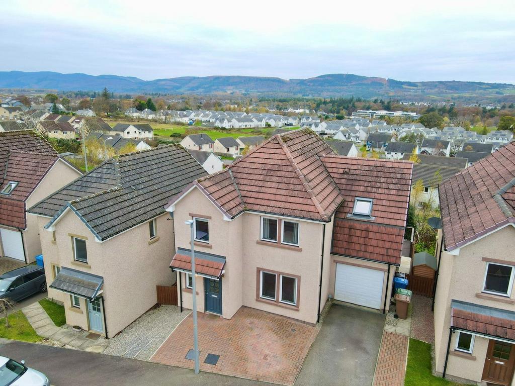Duke's View, Inverness IV2 4 bed detached house - £300,000