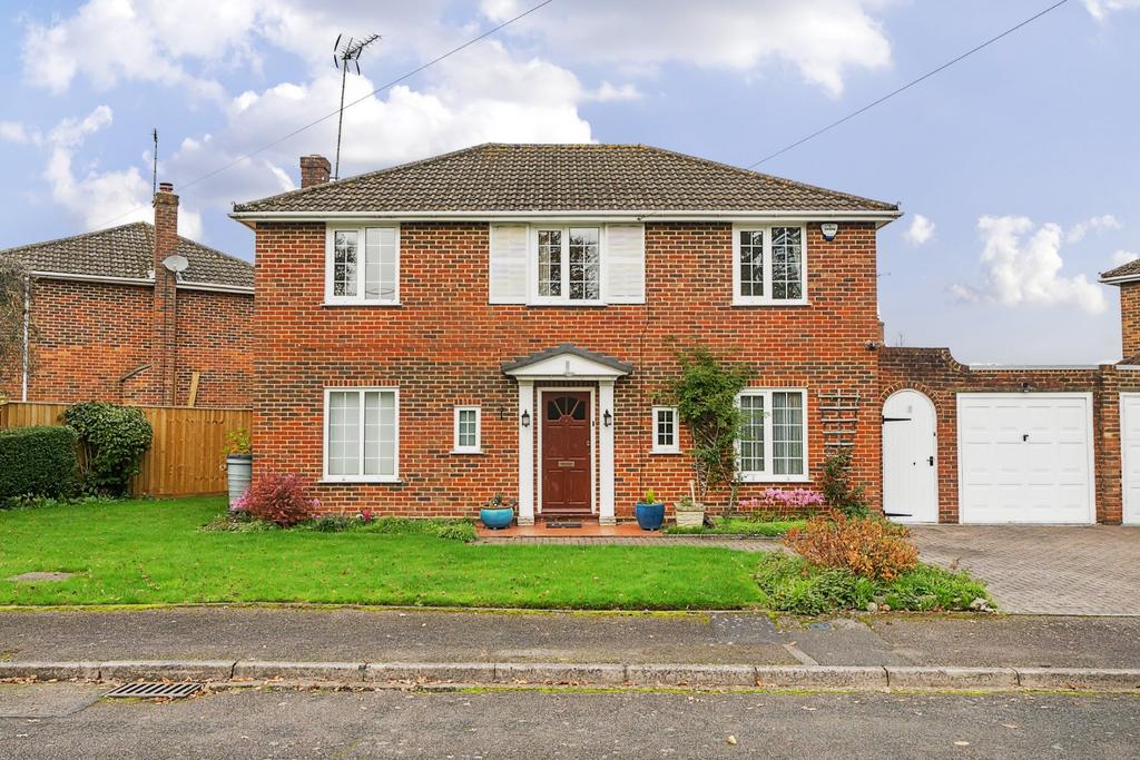 Cherry Close, Flackwell Heath, High... 4 bed link detached house for ...