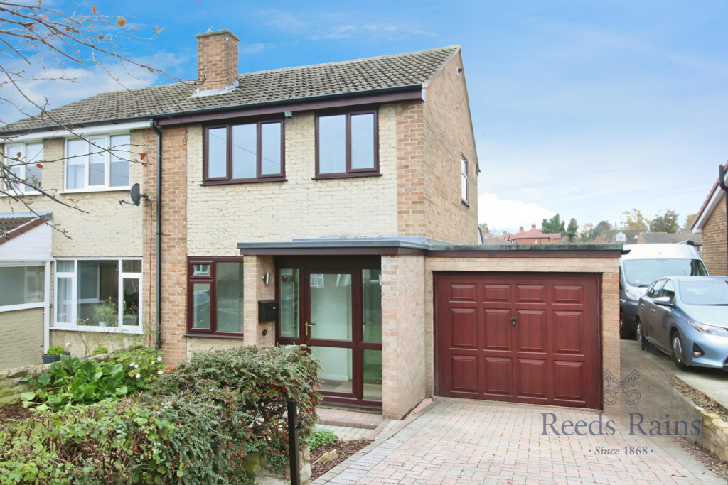 Fernlea, Leeds LS26 3 bed semi-detached house - £260,000