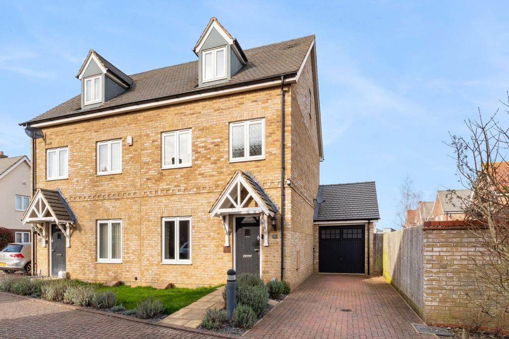 School Lane, Hertfordshire CM21 3 bed semi-detached house - £475,000