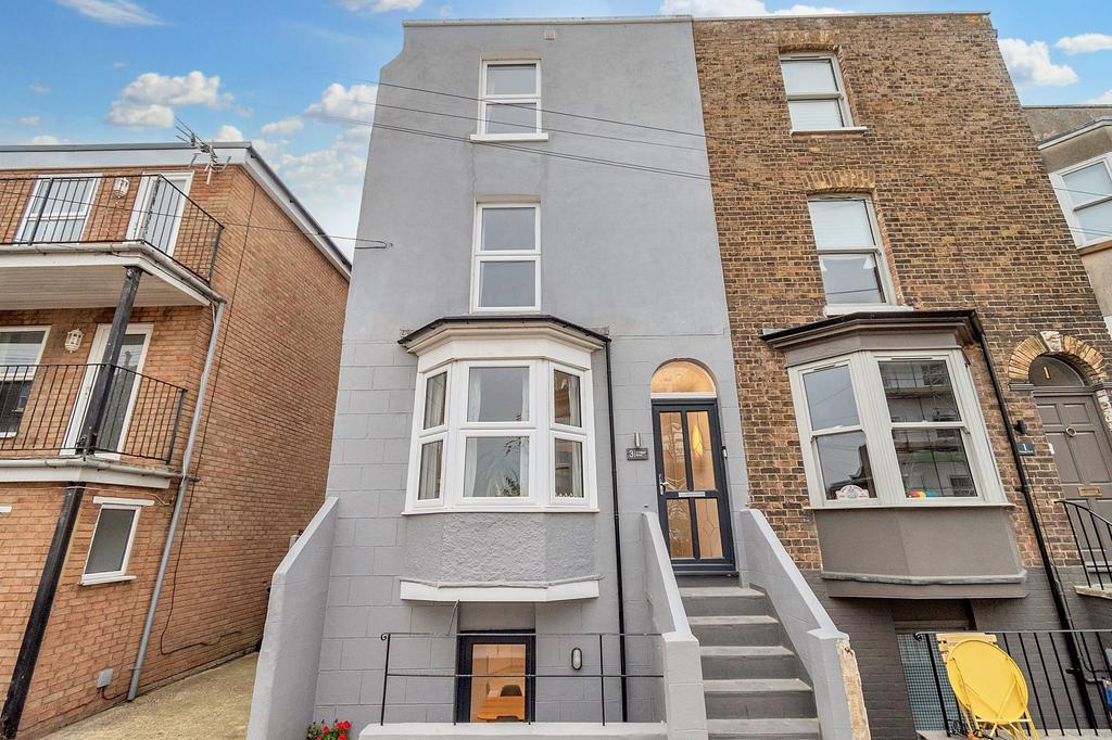 Cottage Road, Ramsgate, CT11 3 bed semi-detached house - £375,000