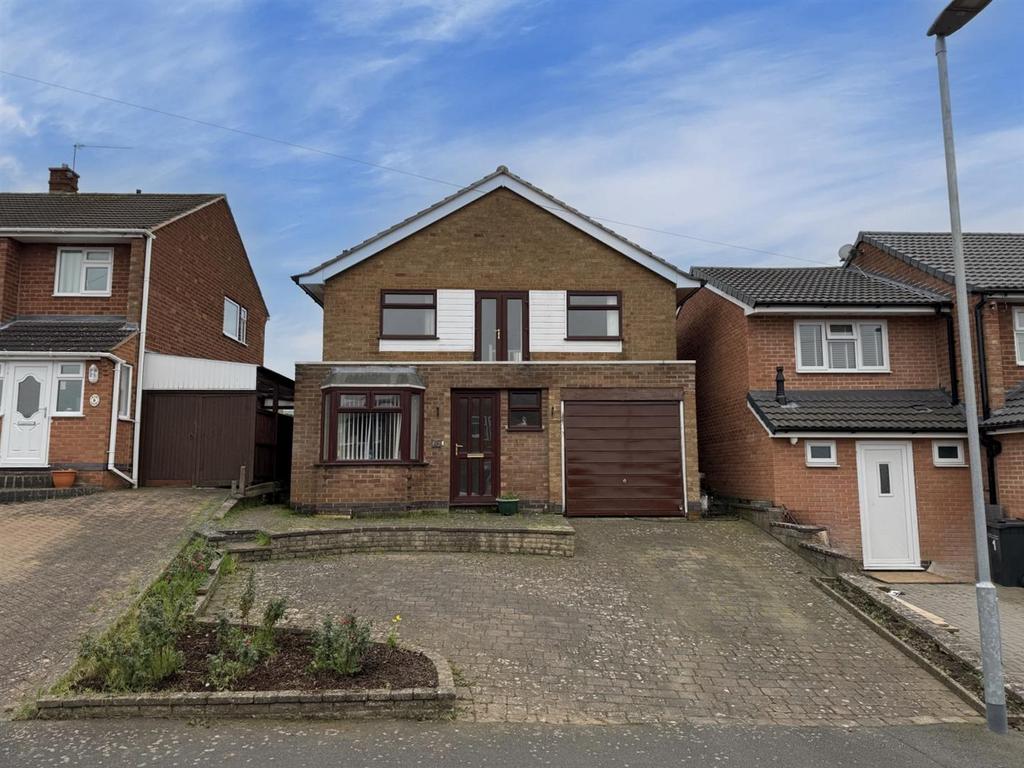 Hillside Avenue, Wigston LE18 3 bed detached house - £315,000
