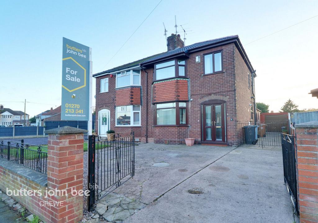 Readesdale Avenue, Crewe 3 bed semi-detached house - £160,000