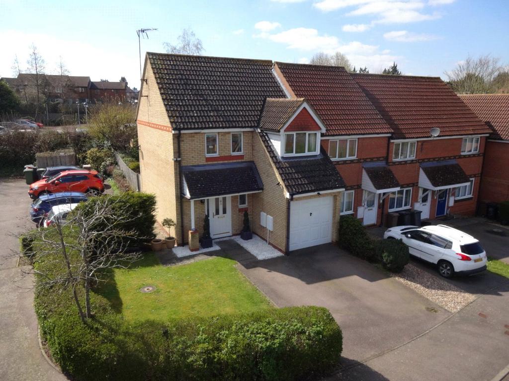 Collingwood Close, Luton... 3 bed end of terrace house - £350,000