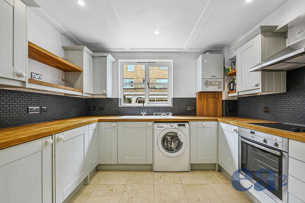 Wapping High Street, London E1W 2 bed flat - £550,000