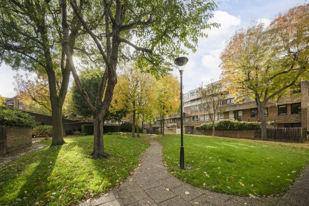 Burr Close, London E1W 2 bed flat - £2,097 pcm (£484 pw)