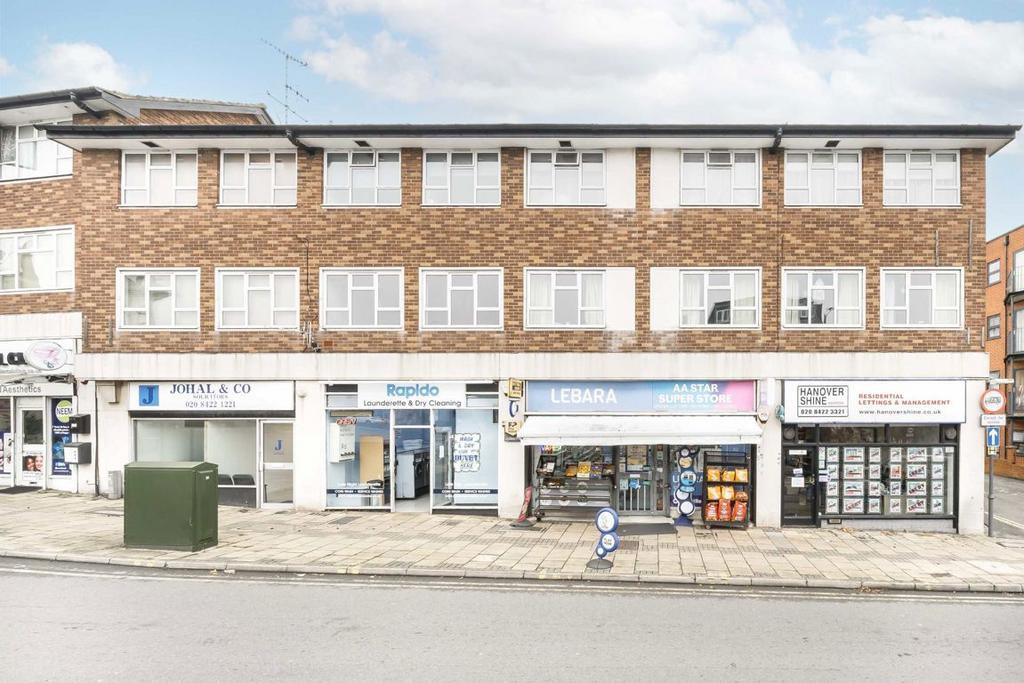 Roxeth Hill, Harrow HA2 1 bed flat - £1,450 pcm (£335 pw)