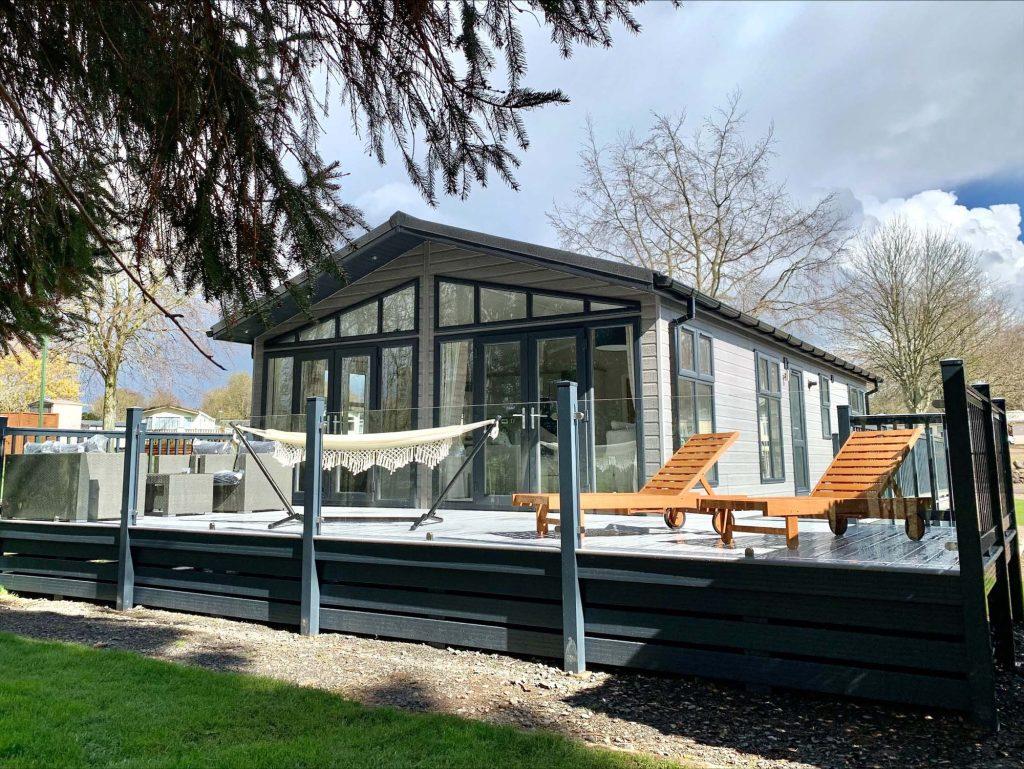 Springwood Holiday Park 2 bed park home - £199,995