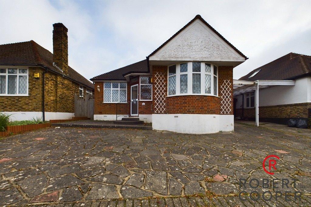 Rodney Gardens, Pinner, HA5 3 bed bungalow - £800,000