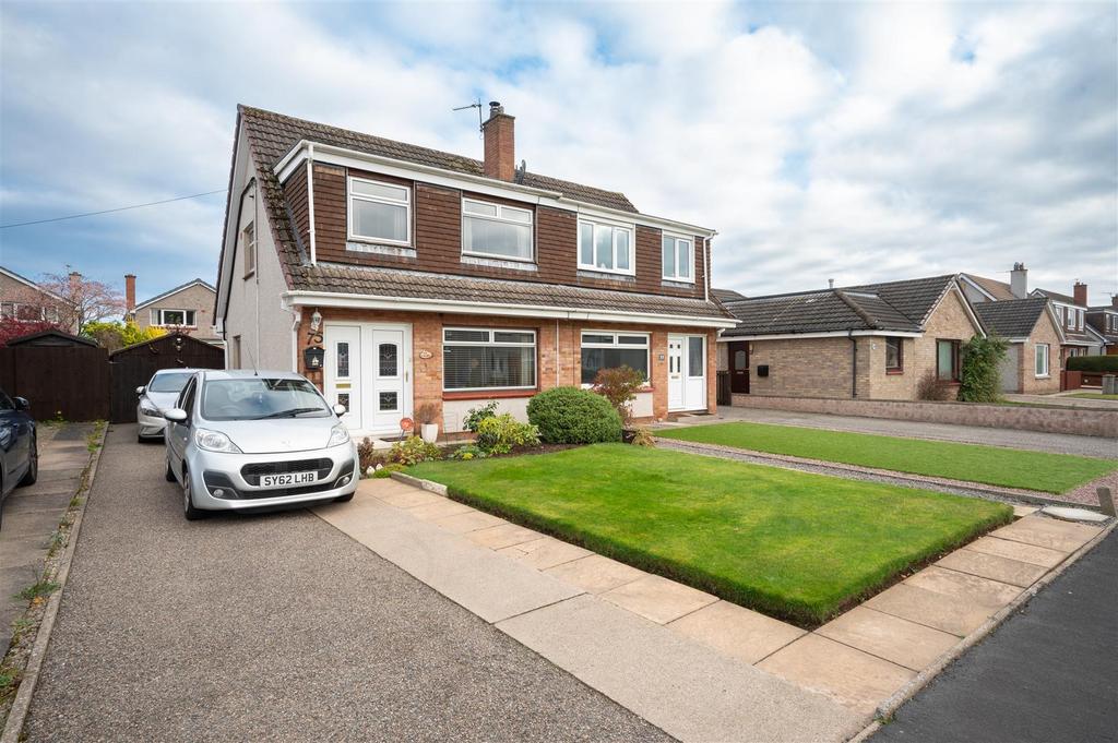 Drakies Avenue, Inverness IV2 3 bed semi-detached house - £205,000
