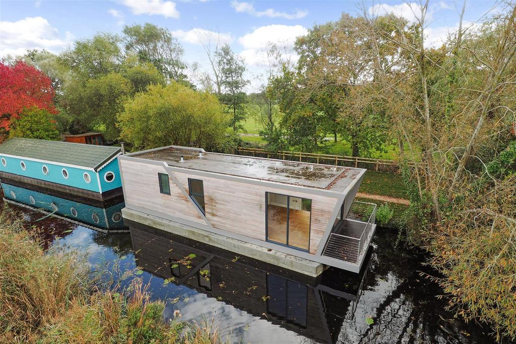 Houseboat Plot 16, Chichester Marina... 2 bed houseboat for sale - £295,000