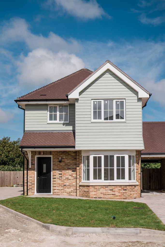 Edward Way, Polegate BN26 3 bed semi-detached house to rent - £1,800 ...