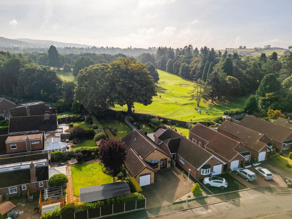 Links Drive, Stourbridge DY8 3 bed detached bungalow - £500,000