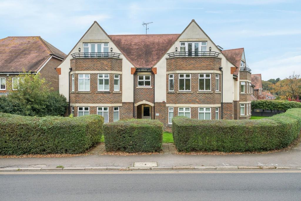 Forest Road, Effingham Junction, KT24 2 bed flat - £389,950
