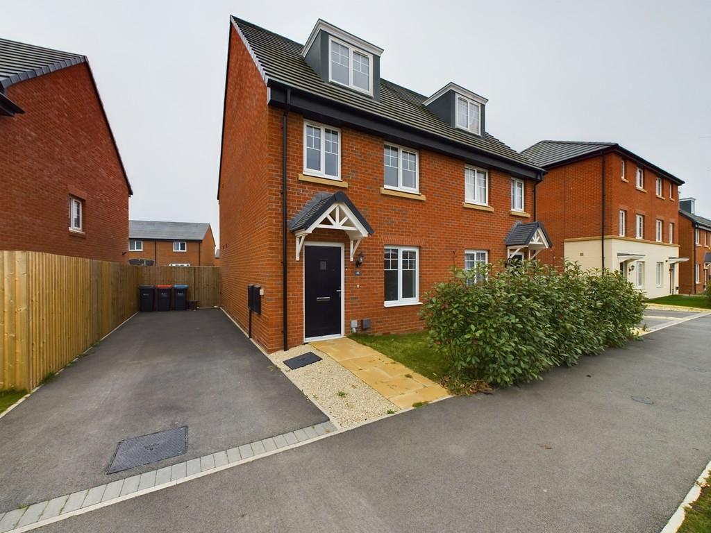 Roman Crescent, Chester 3 bed semi-detached house - £1,500 pcm (£346 pw)