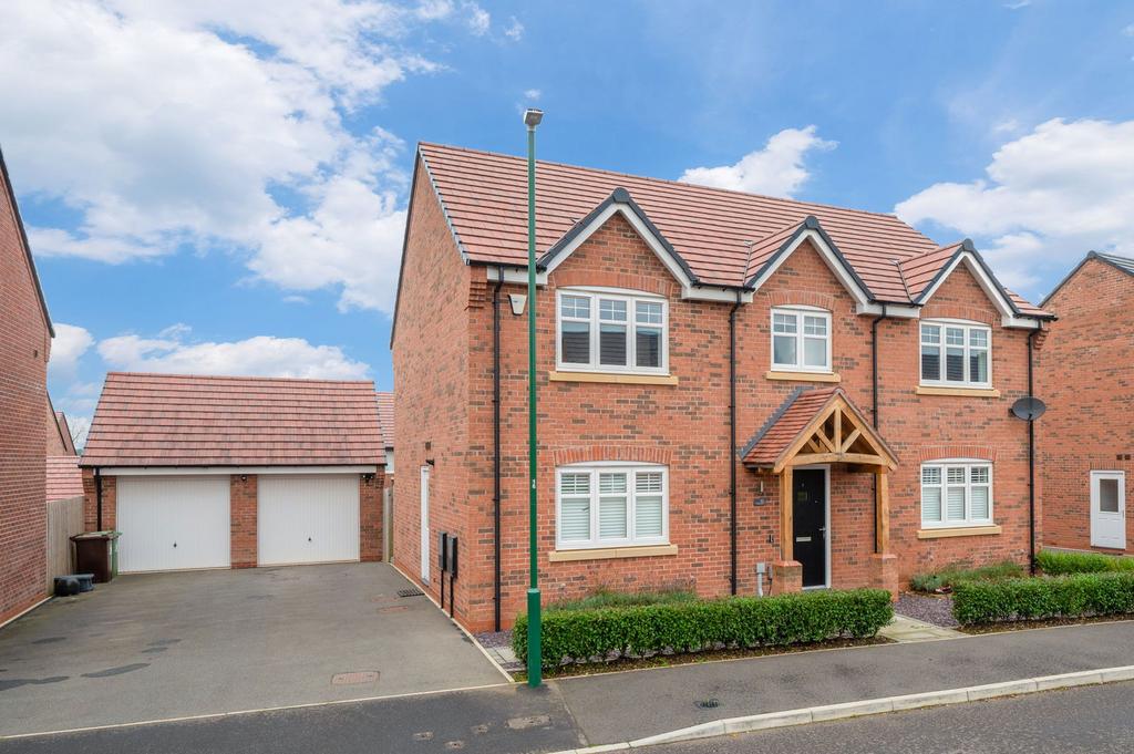 Solihull B90 4 bed detached house - £750,000