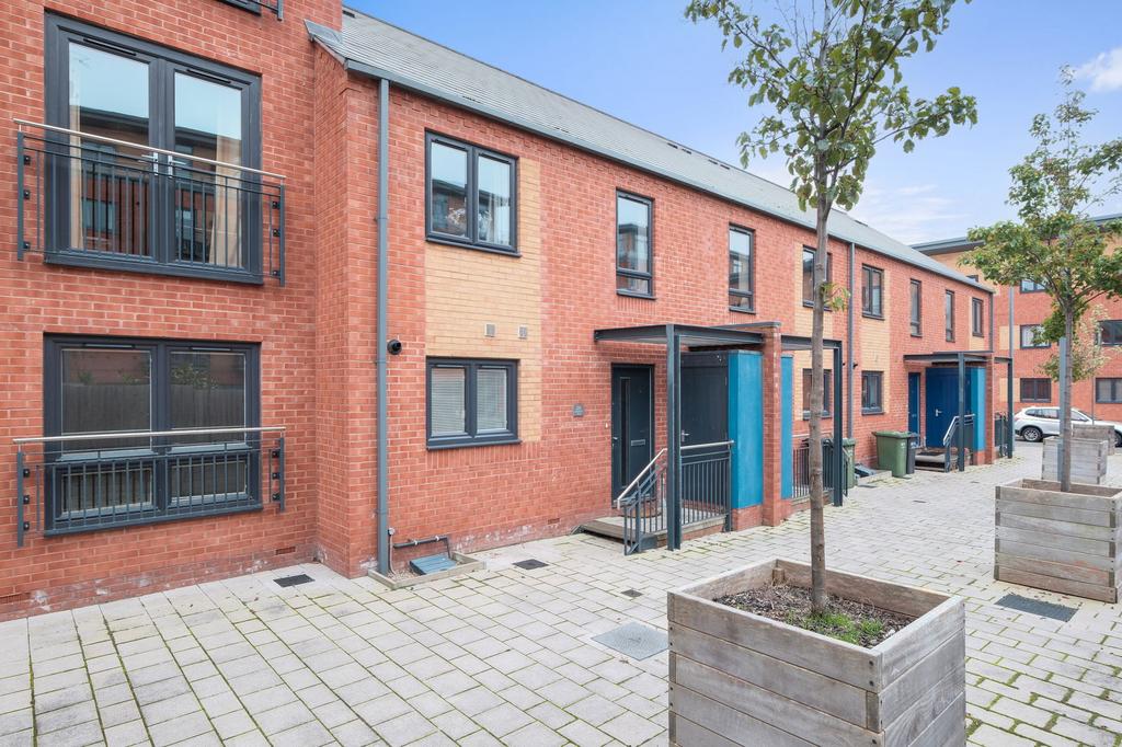 Woodhouse Close, Worcester, WR5 3FB 3 bed end of terrace house - £285,000