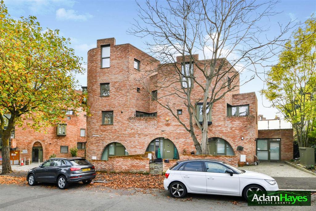 Edgewood Mews, London N3 2 bed apartment for sale - £600,000