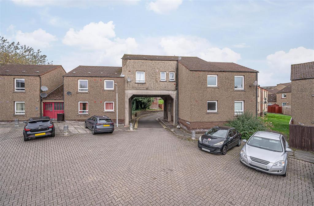 40 Kirklands, Dunfermline, KY12 7HP 1 bed flat - £87,500