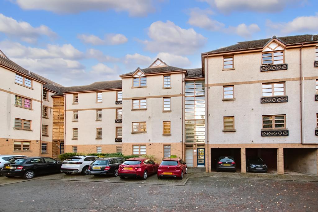 3/5 Grandville, Edinburgh, EH6 4TH 2 bed flat - £250,000