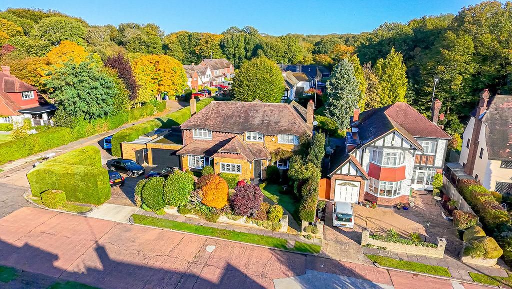 The Cottage, 9 Warren Road... 4 bed detached house - £1,500,000
