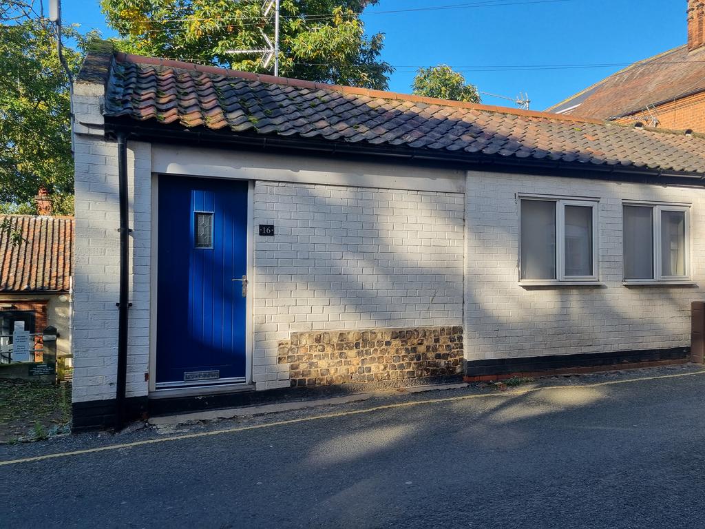 Kings Arms Street, North Walsham NR28 1 bed semi-detached house - £625 ...