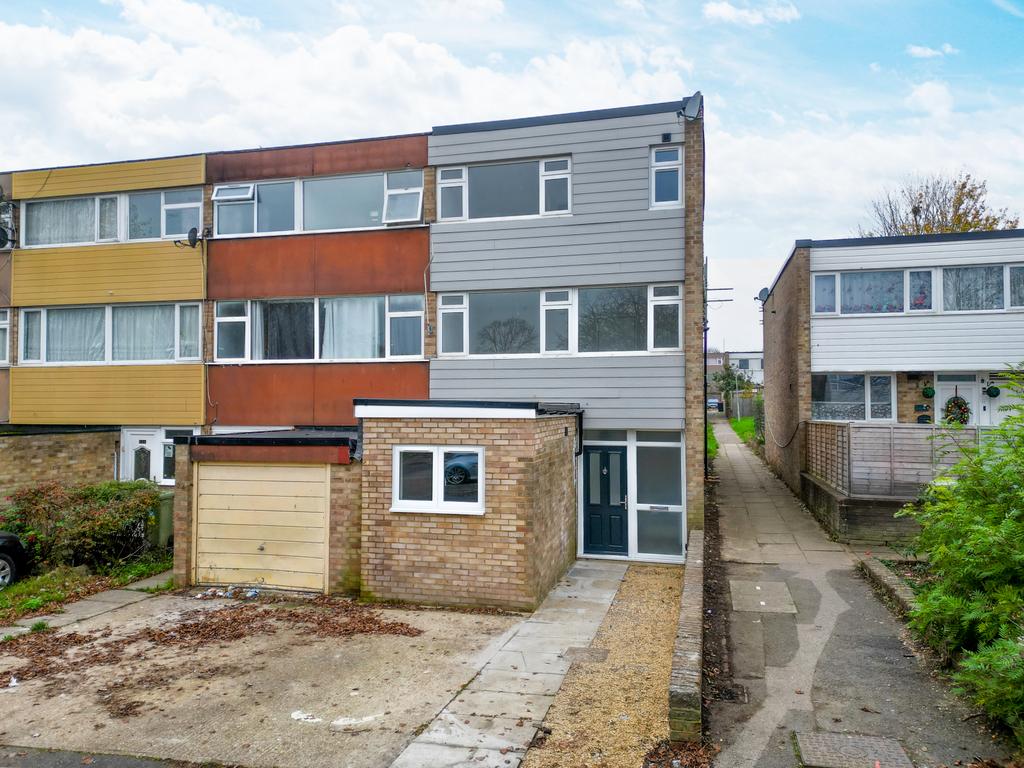 Katrine Place, Bletchley, Milton... 4 bed end of terrace house - £1,700 ...