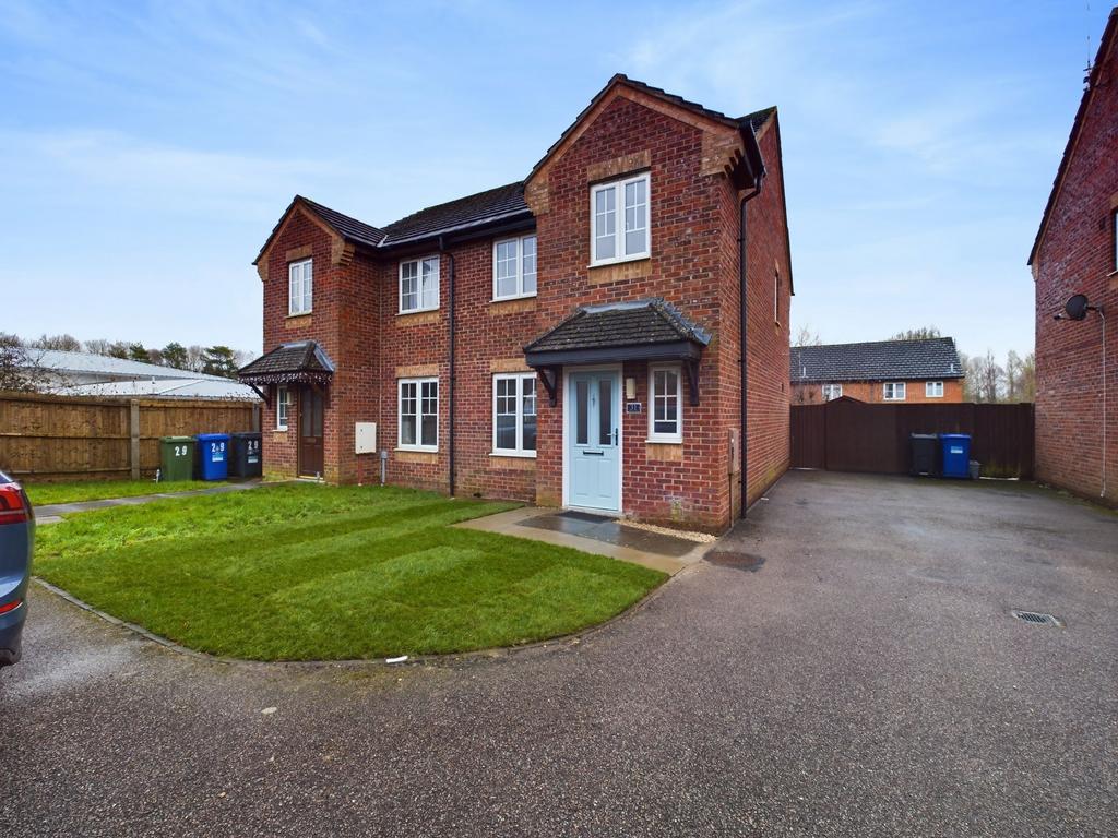 Surtees Way, Towcester, NN12 3 bed semi-detached house - £1,300 pcm (£ ...