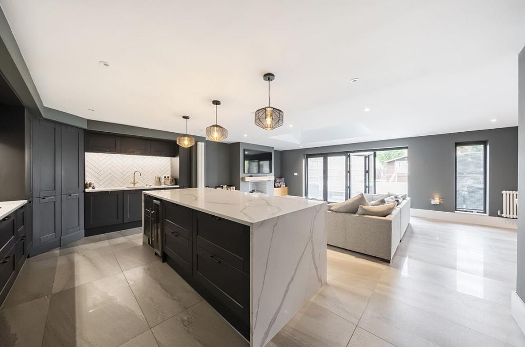 Russell Way, Wootton, Bedford 4 bed detached house - £700,000