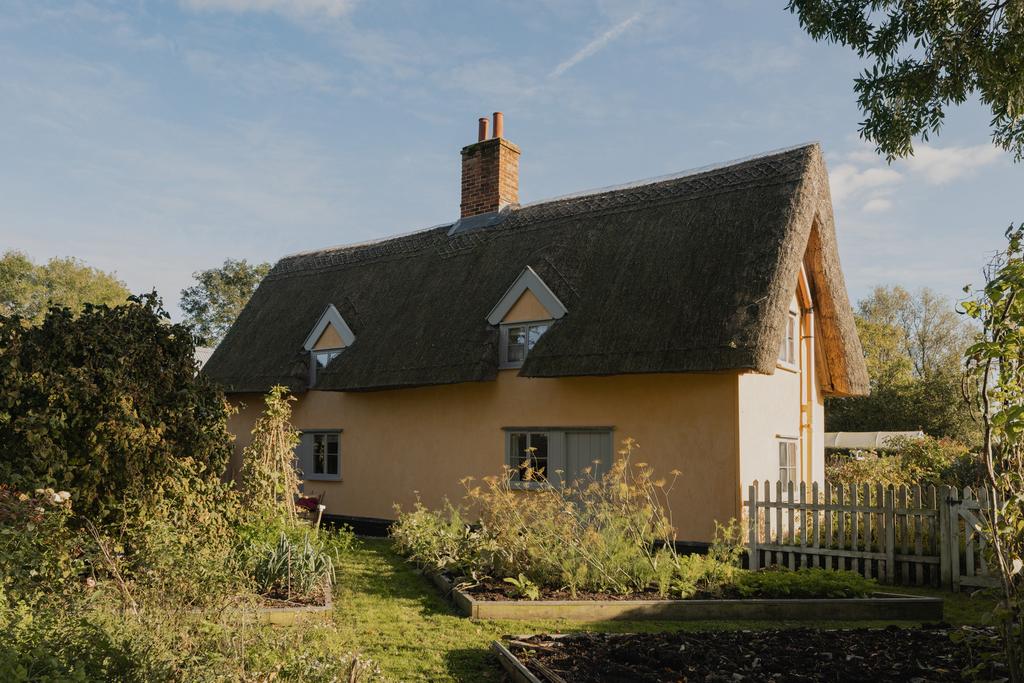 Beekeeper's Cottage, Mellis, Suffolk 2 bed detached house for sale - £ ...